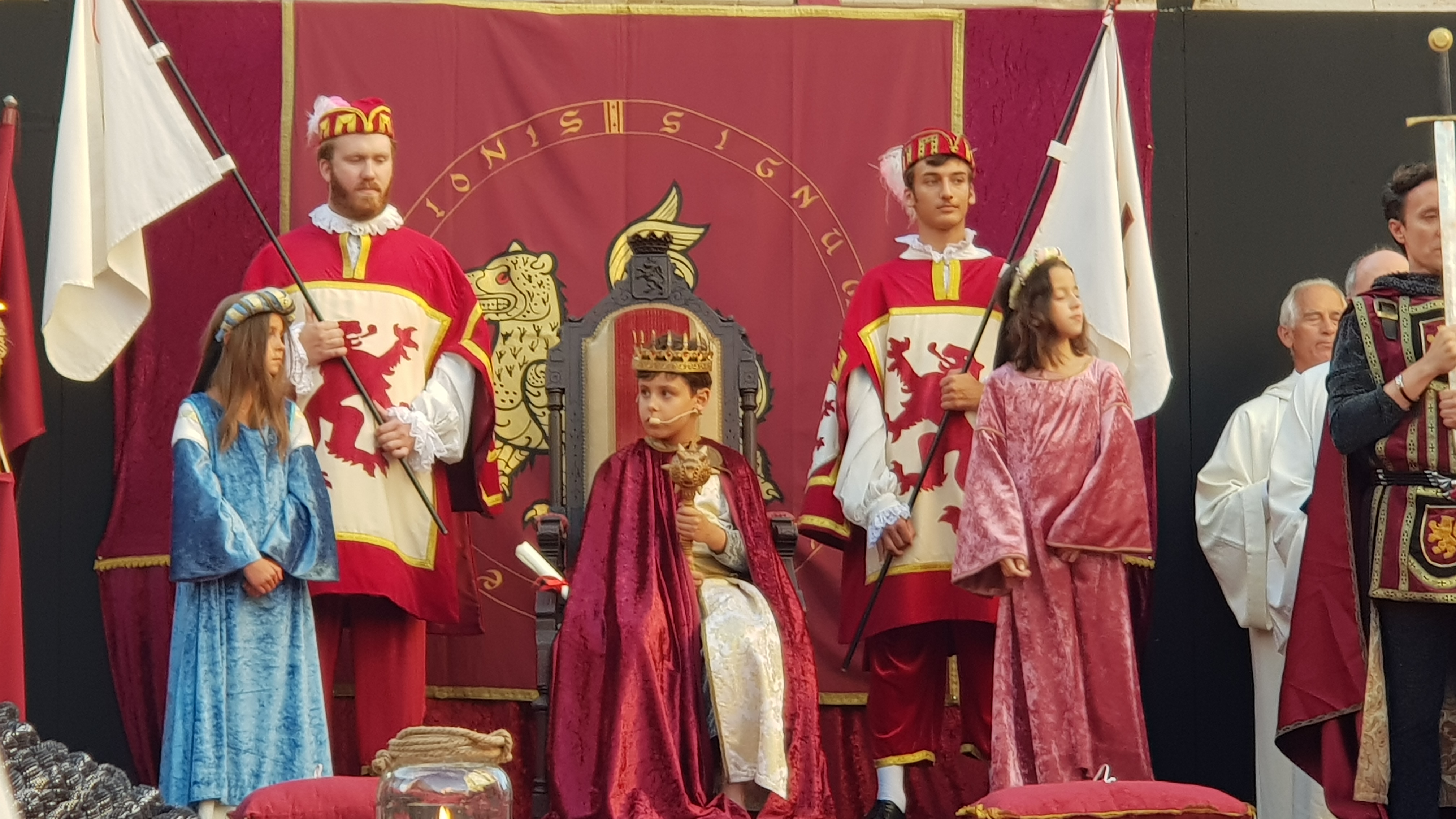 Los reyes niños en la consolidación del Reino de León