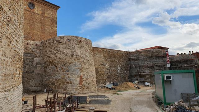 El Ayuntamiento restaurará el muro defensivo del Castillo de León y ... El Ayuntamiento restaurará el muro defensivo del Castillo de León y ...