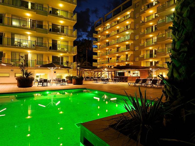El Hotel Blaumar reabre sus puertas con una sólida apuesta por la ...