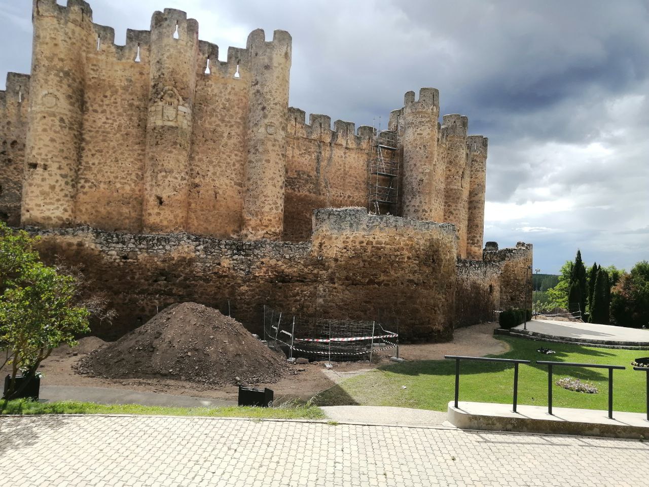 Comienzan las obras de saneamiento y consolidación de la muralla y ...